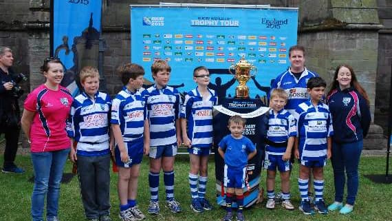 Ross Rugby Club get up close with the Webb Ellis Trophy | rossgazette.com