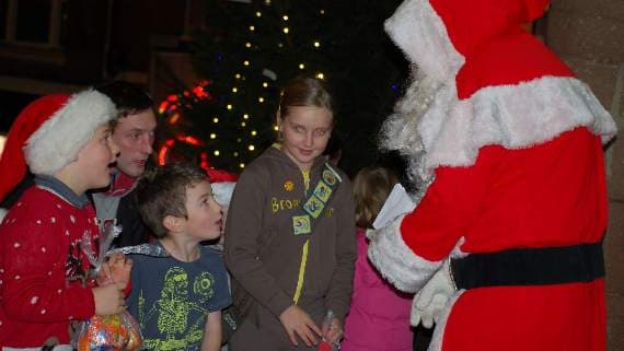 Why does Santa wear a red suit? | rossgazette.com