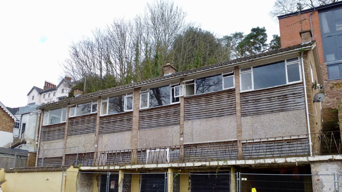 ‘Urban neglect’ plaque ‘honours’ derelict flats | rossgazette.com