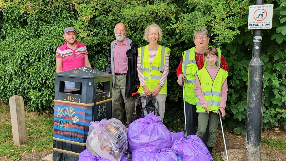 Litter pickers avoid the rain | rossgazette.com