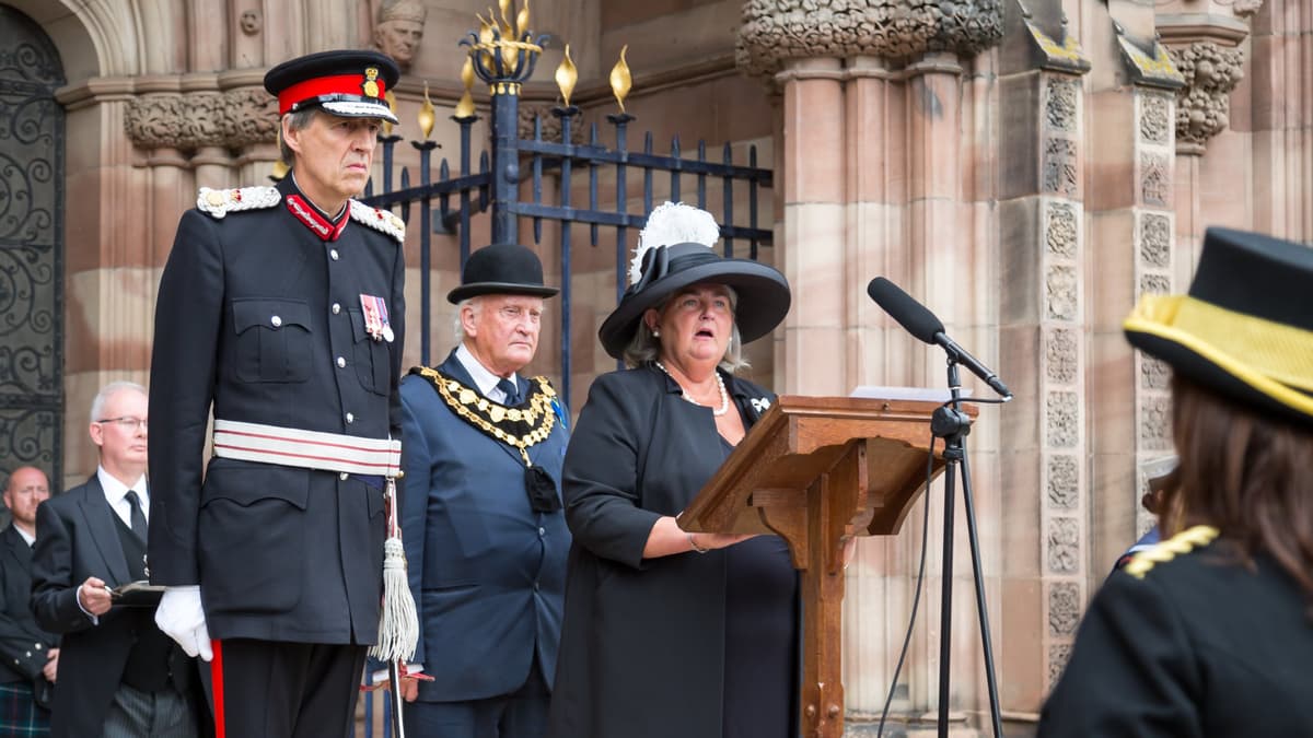 Queen’s ‘wisdom’ praised | rossgazette.com