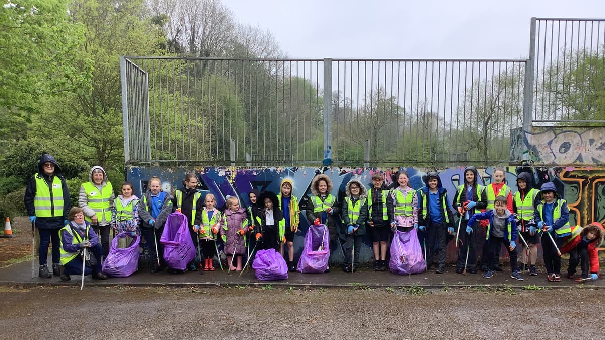 Ashfield Park School Council braves overcast weather to tackle litter ...