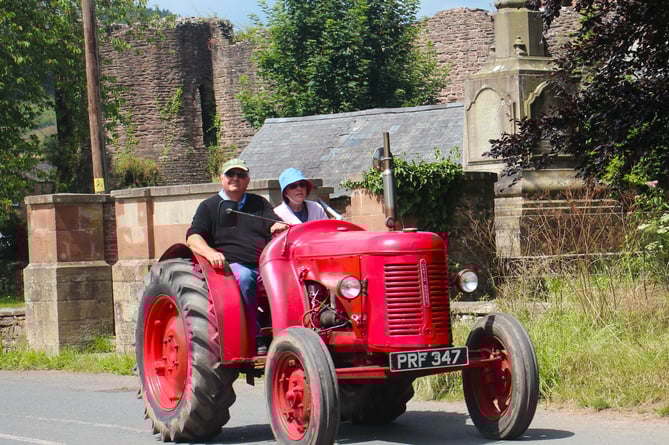 Tractor enthusiasts rally for charity | rossgazette.com