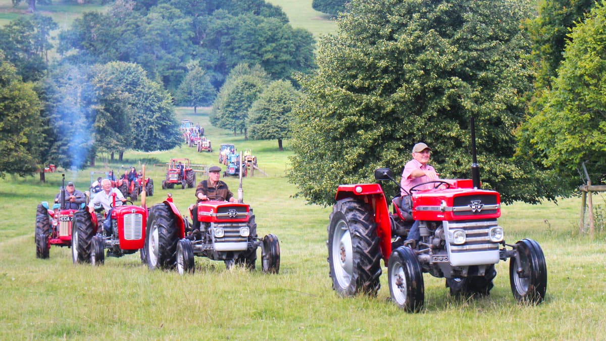 Tractor enthusiasts rally for charity | rossgazette.com