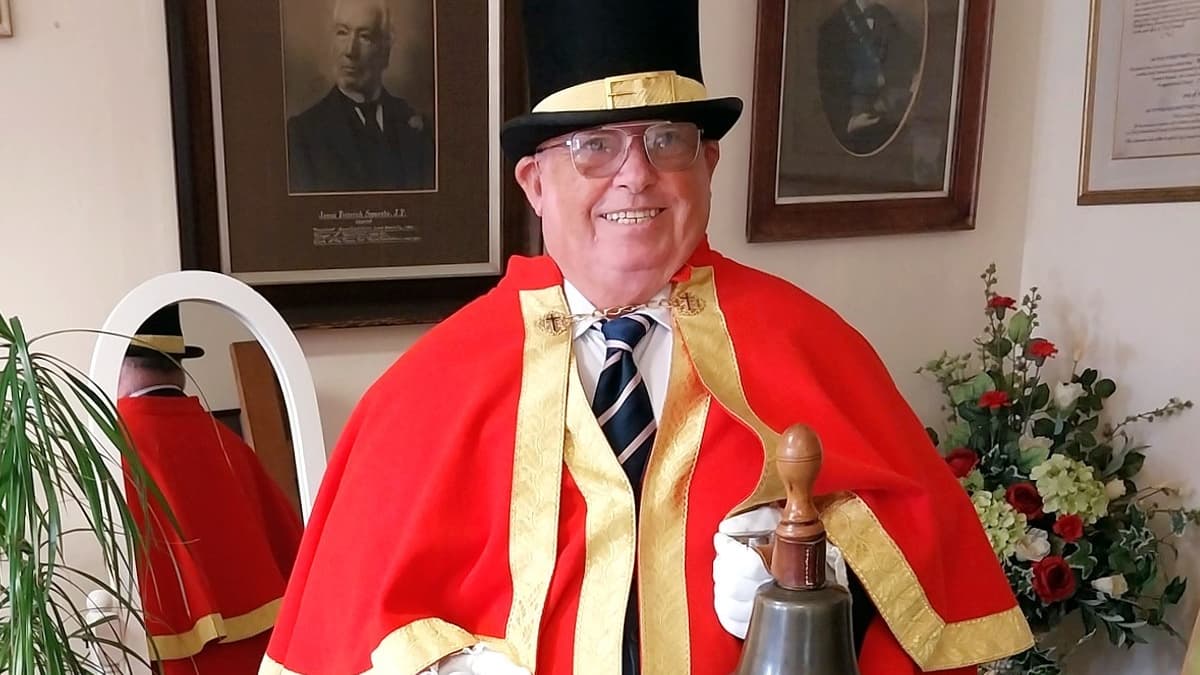 Oh nay, oh nay – town crier told to shut up and shove off | rossgazette.com
