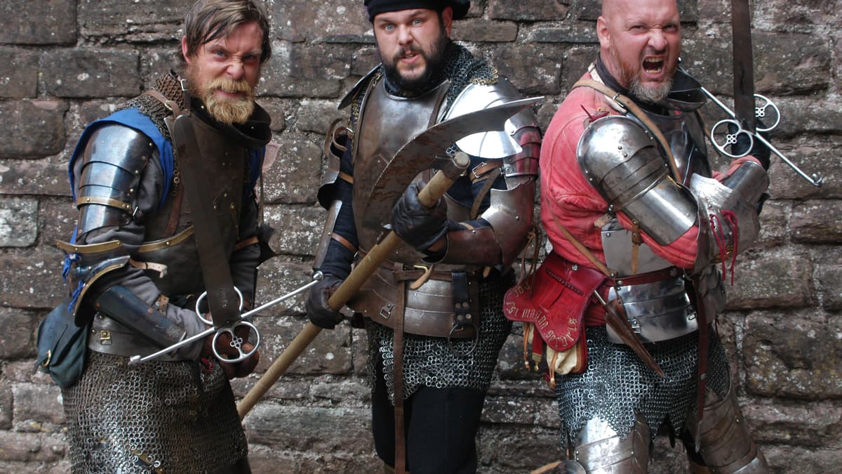 Mediaeval fighting knights and fire eating thrilled crowds at Goodrich ...