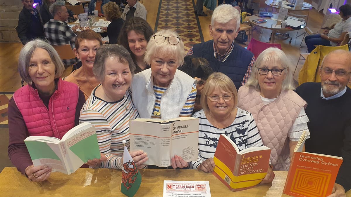 Boreau coffi a sesiynau siarad (Welsh coffee mornings and speaking ...