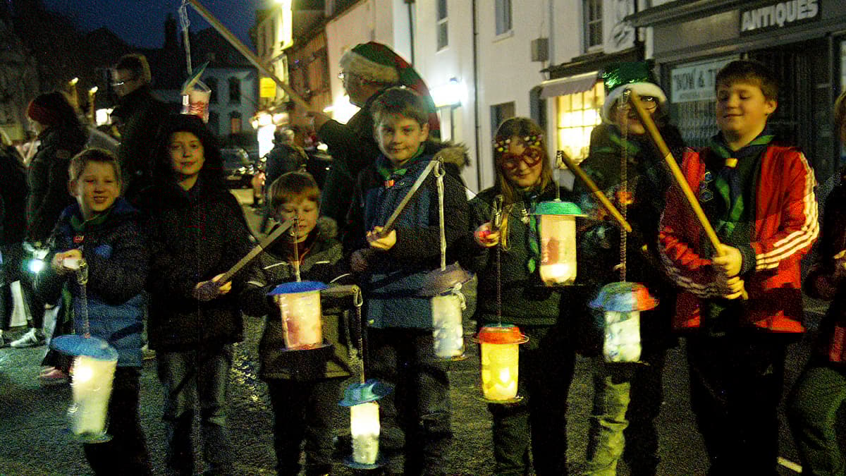 It's all glow as torchlight parade lights up town | rossgazette.com