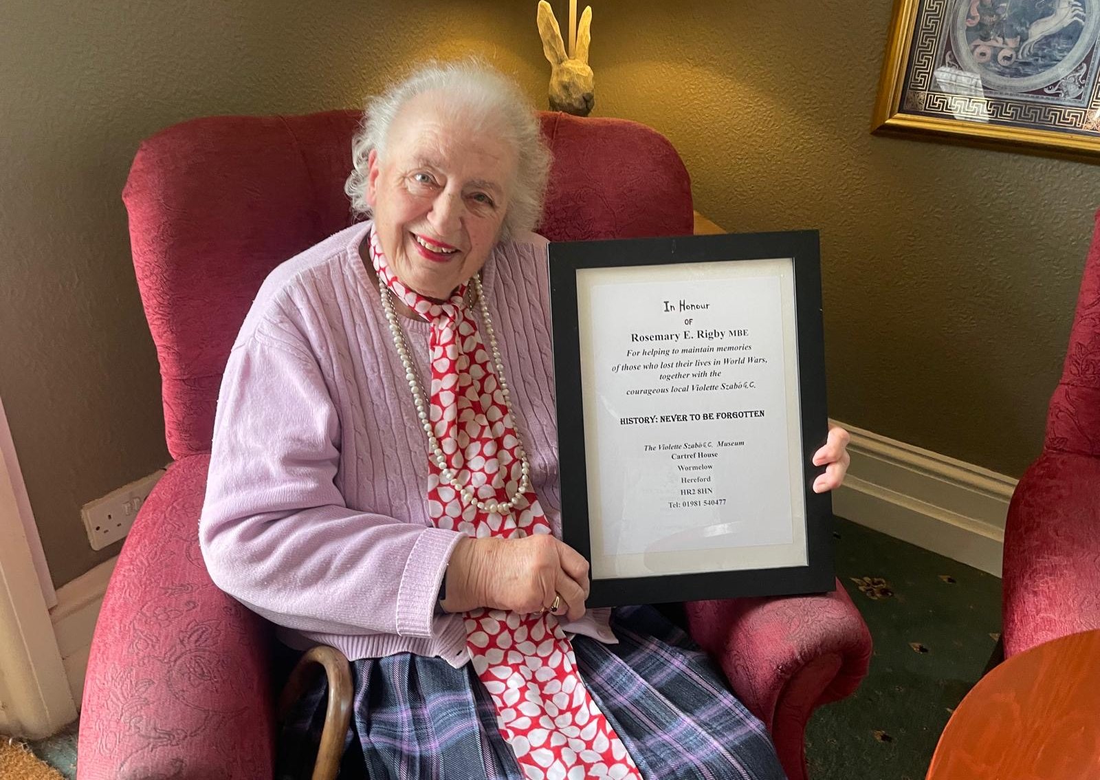 Portrait of wartime heroine unveiled | rossgazette.com