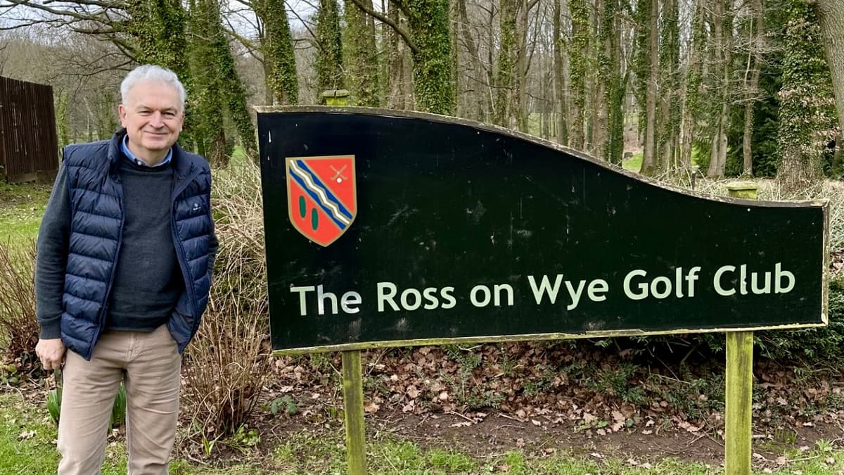Steve chips in for '3 Clubs and Putter' victory | rossgazette.com