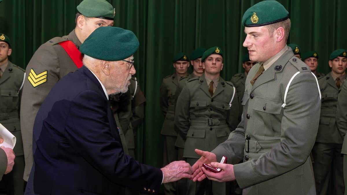 100-year-old former commando inspires new marines | rossgazette.com