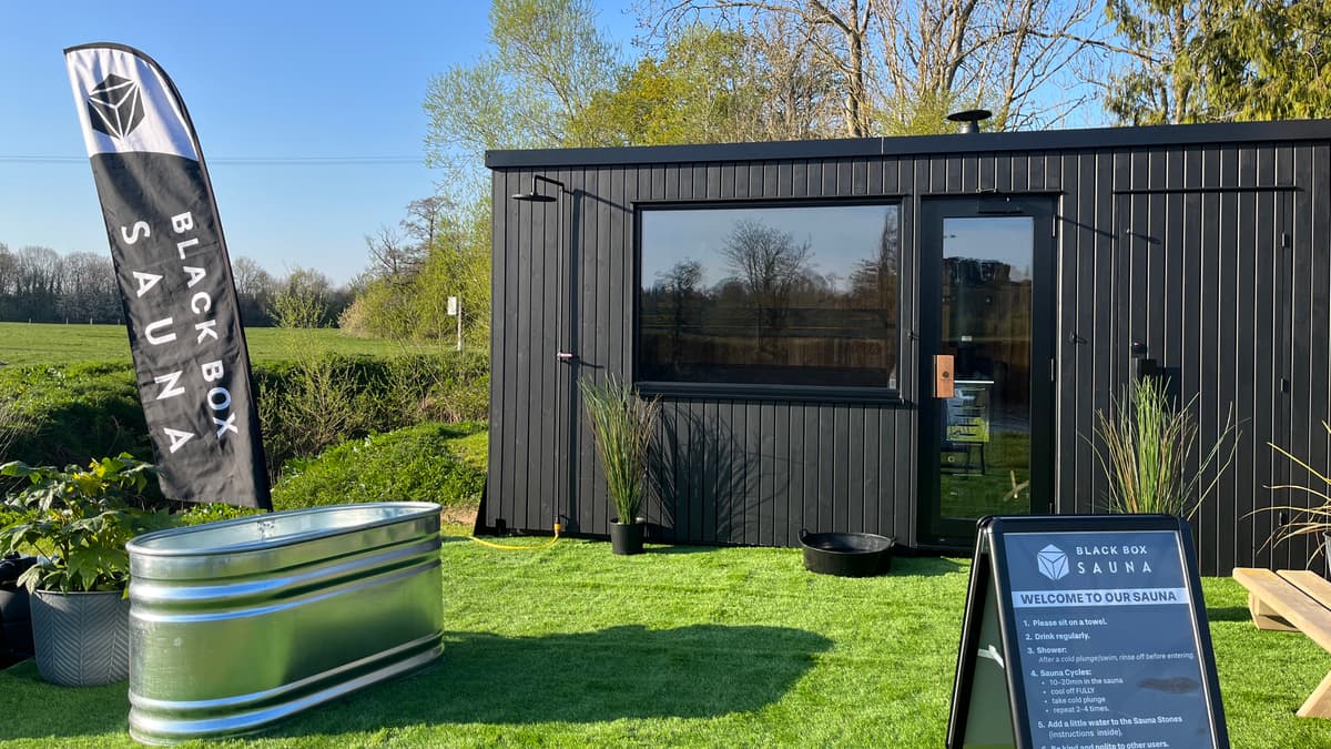 Black Box Sauna: outdoor wellbeing experience | rossgazette.com
