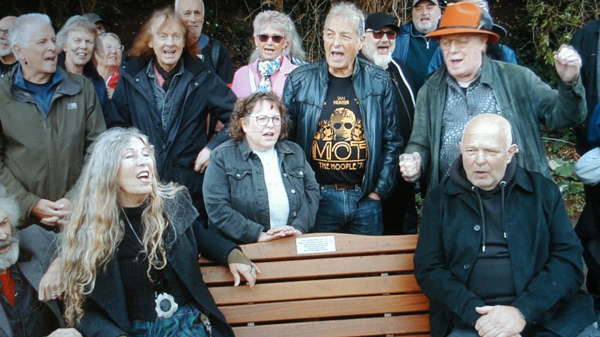 Ross-on-Wye honours Mott the Hoople founders with memorial bench ...