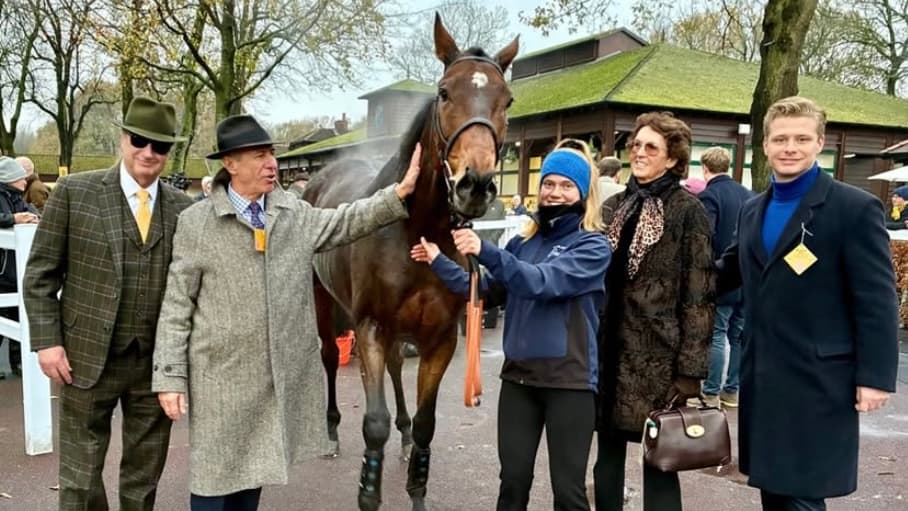Venetia marks 30 years with superb second for Royale Pagaille ...